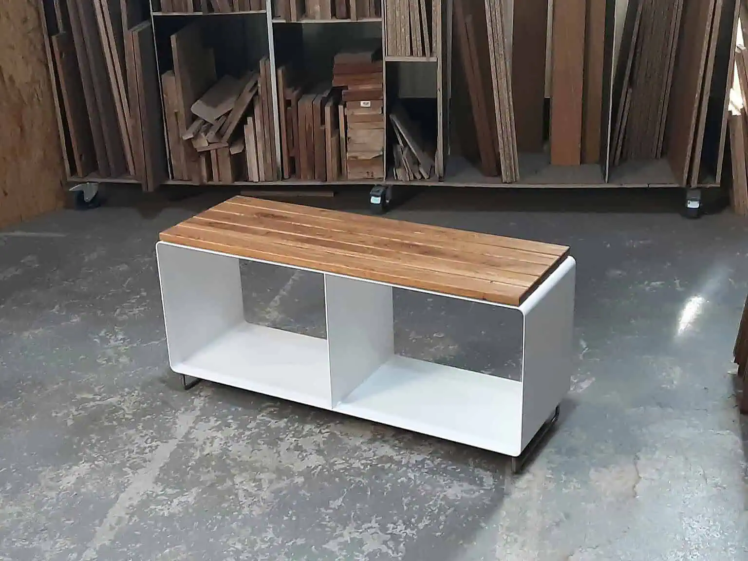 Sitzbank Weiß - Modern aus Holz Stahl (Stauraum - 2 Fächer)